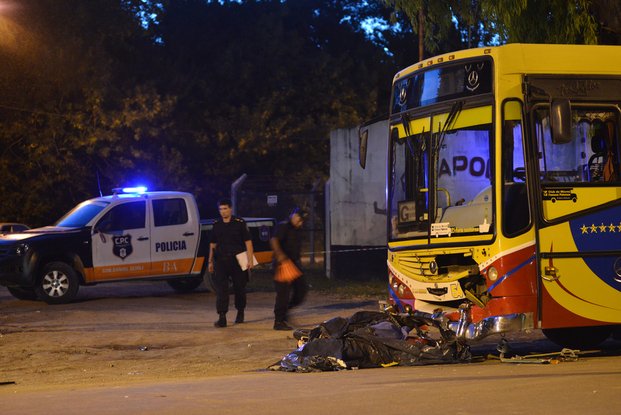 Mueren dos jóvenes en un choque Mueren dos jóvenes en un choque