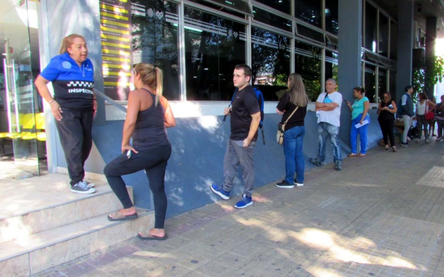 Las filas, afuera: el municipio modifica la modalidad de atención al ... Las filas, afuera: el municipio modifica la modalidad de atención al ...
