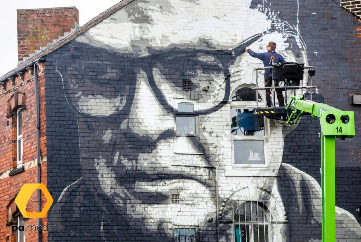 Lo que faltaba: el enorme mural de Bielsa que hicieron pintar fanáticos ...