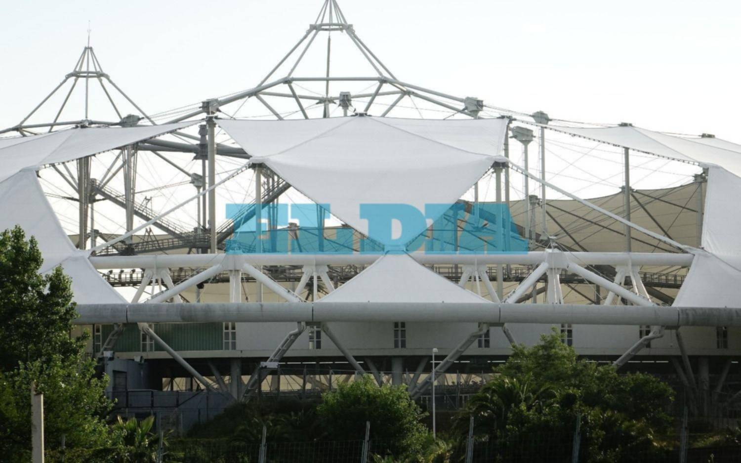 El techo de Estadio volvió a sufrir el fuerte viento